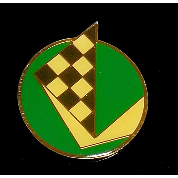 Quantasia | Jewelry | Vintage Artisan Signed Quantasia Inc Brooch Gold ...